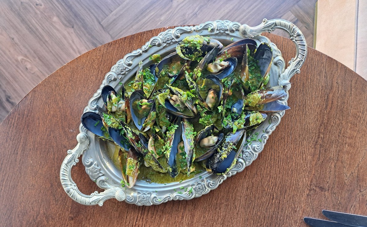 Daniel Dobraʼs Mussels in Buzzara Sauce Recipe: Verified by Daniel Dobra